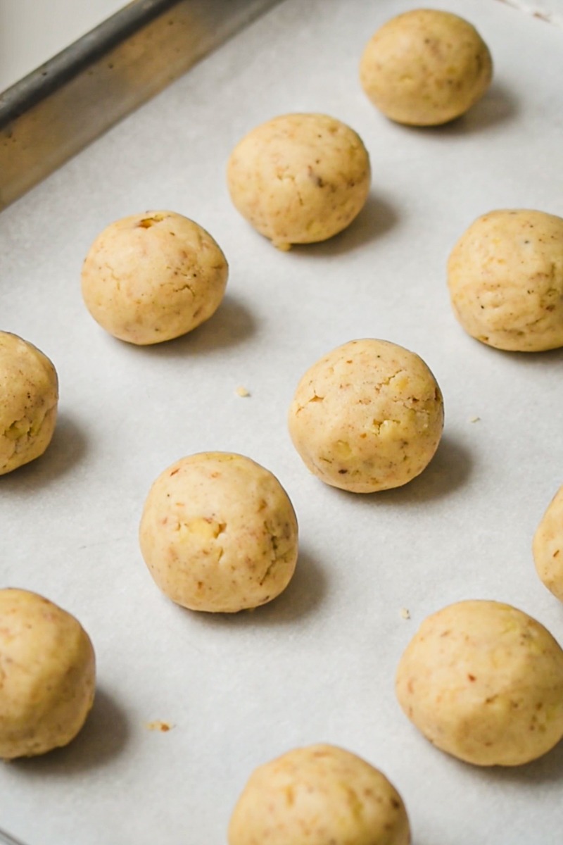 Spicy Walnut Snowball Cookies - UncomplicatedChef